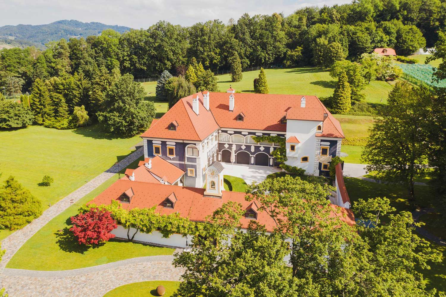 Razgled dvorca Miljana i vinarije Istenič samo za članove HUM – CROMA-e ...